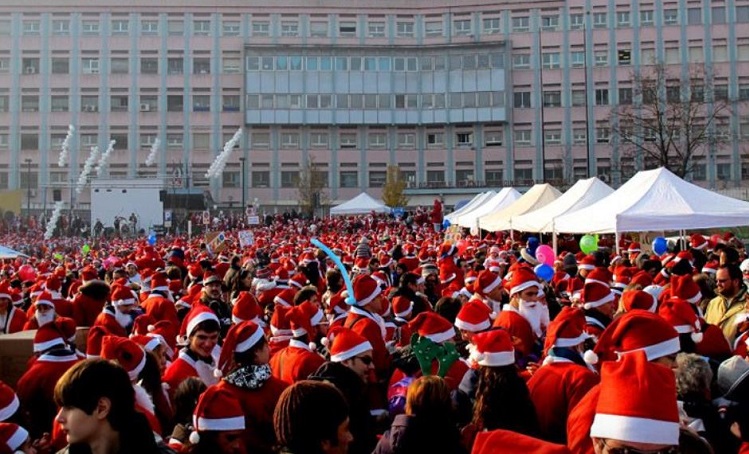 Des milliers de Pères Noël mobilisés en Italie ce dimanche