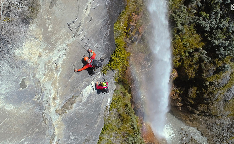 Grimpez la plus haute via ferrata sur cascade du monde en NZ