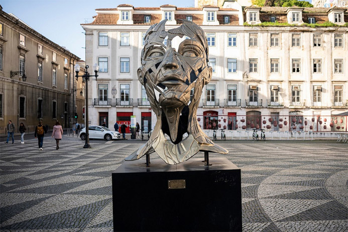 L'artiste Alexandre Monteiro offre une sculpture à la mairie de Lisbonne