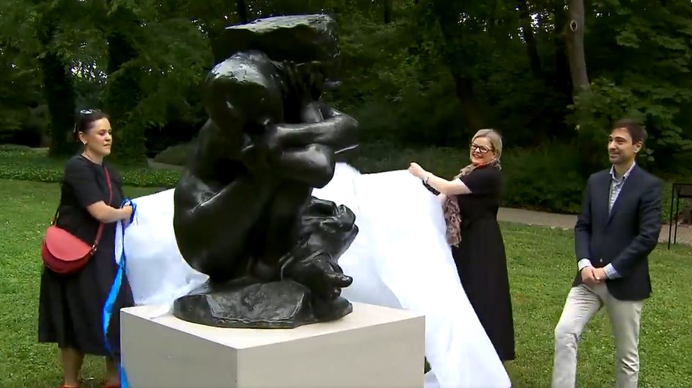 La Cariatide à la pierre d'Auguste Rodin au parc Royal Lazienki à Varsovie