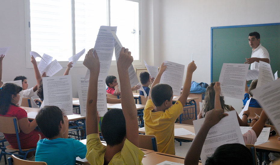 Des manuels scolaires gratuits pour près de 500 000 élèves du primaire