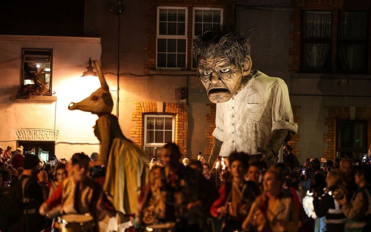 Festival Bram Stoker - Ne manquez pas la parade envoûtante de Macnas