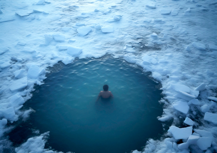 Le froid pour la forme : les bienfaits insoupçonnés des bains glacés