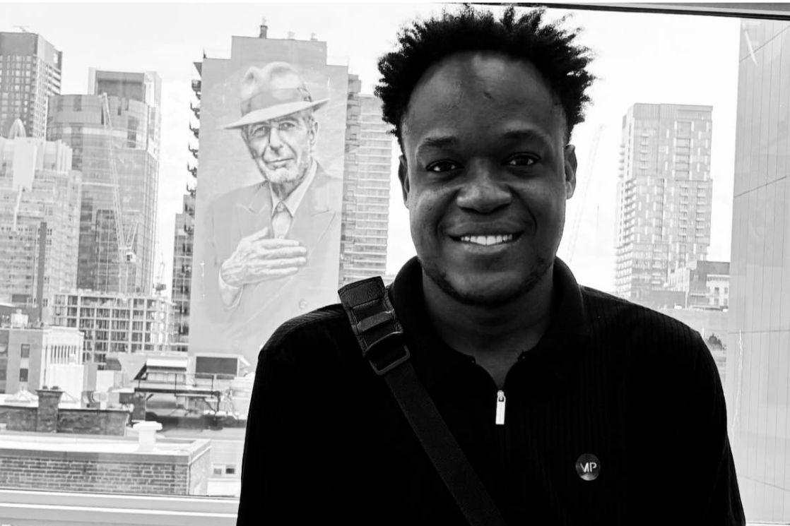 Marc Sony Ricot reçoit le Prix Jacques Roche 2025 du journalisme culturel