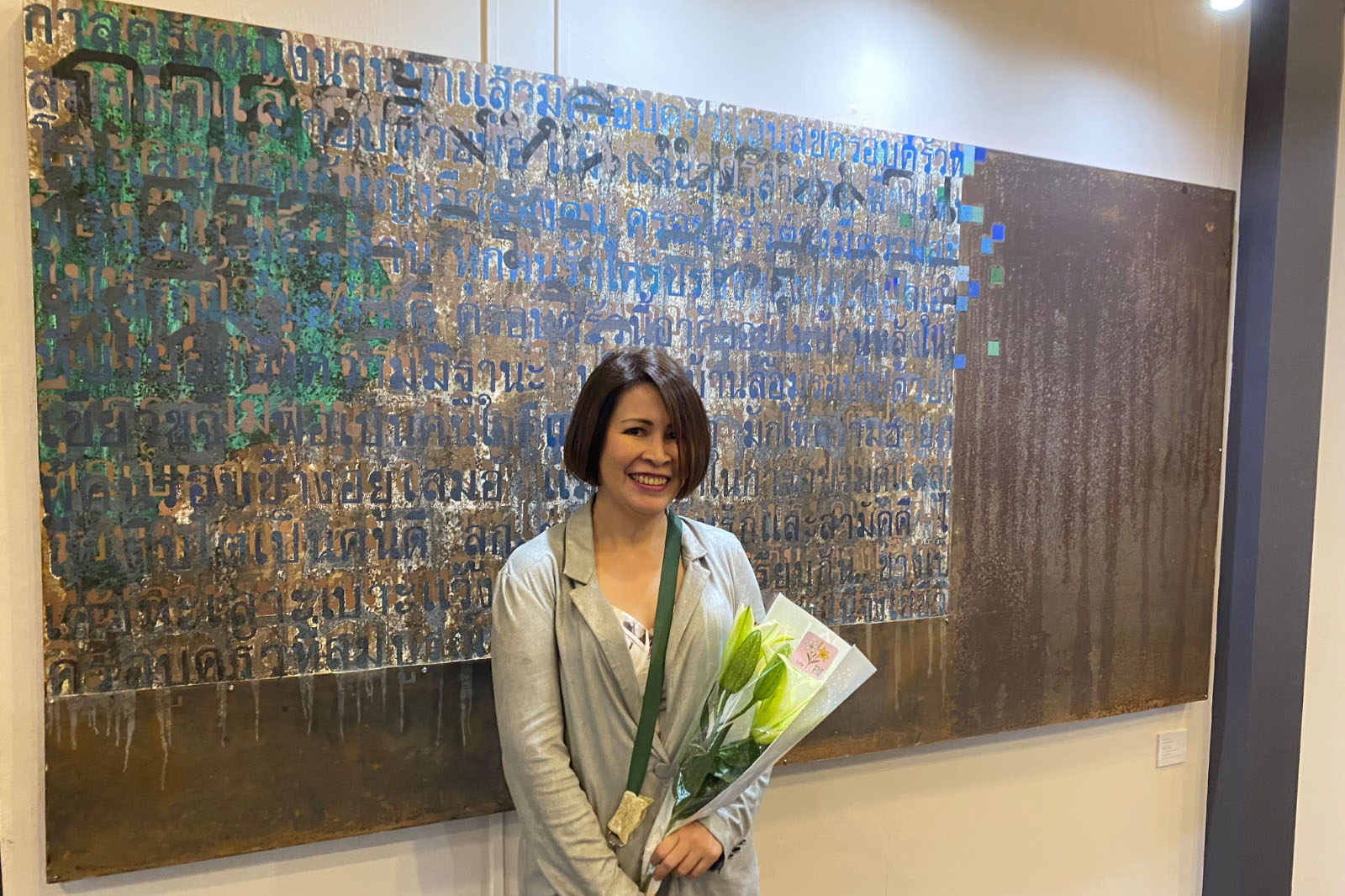 Après de longues études d’art en France, Siraprapha Japakhang expose à Chiang Mai