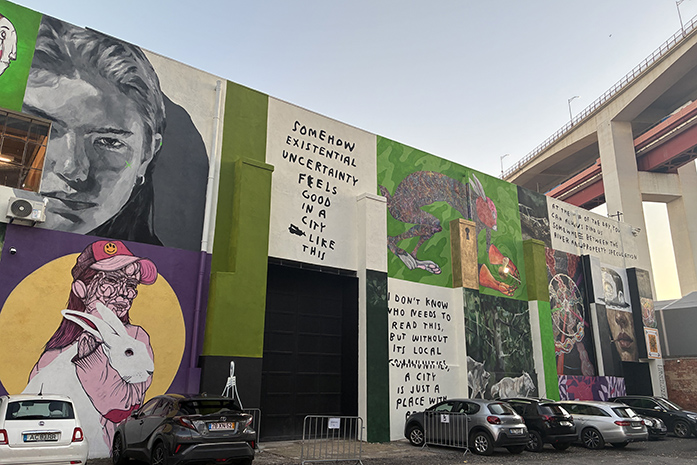 Une fresque géante transforme la LX Factory à Alcântara