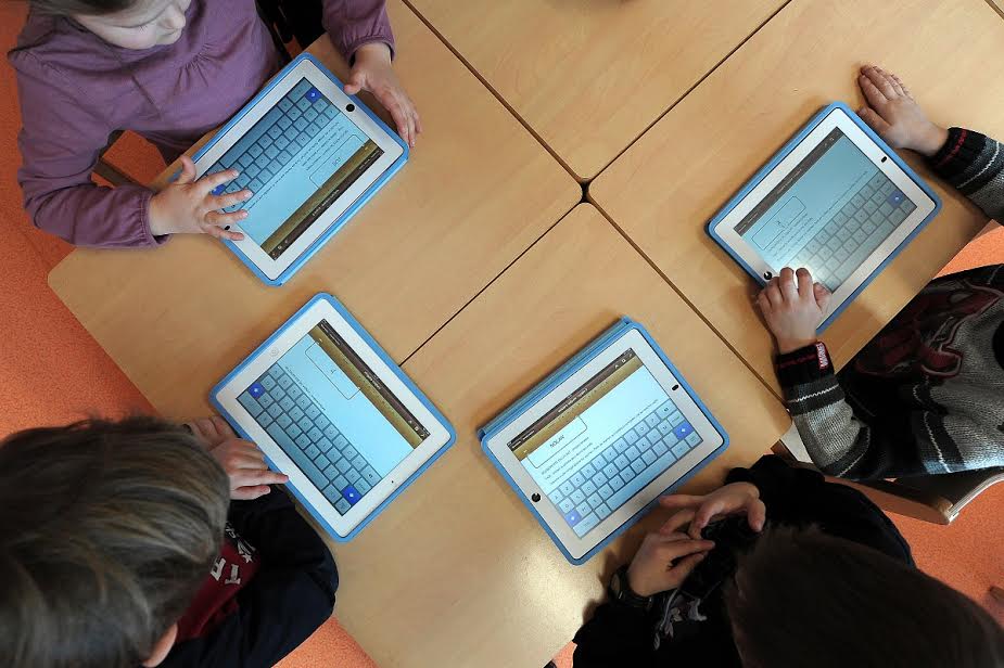DU TABLEAU AUX TABLETTES – intégrer le numérique