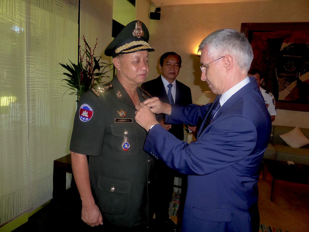 DISTINCTION - Remise des insignes de Chevalier dans l’Ordre National du ...