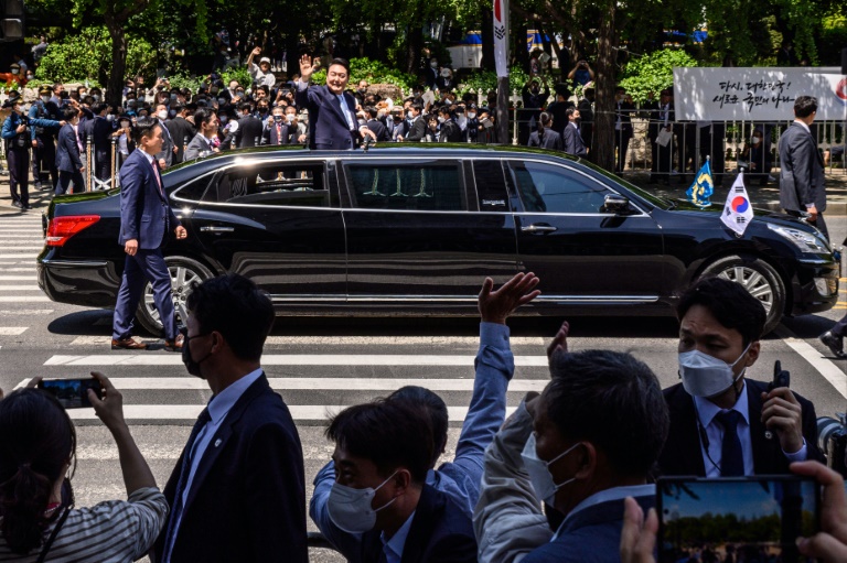 Corée du Sud: Yoon Suk Yeol, de procureur star à président destitué