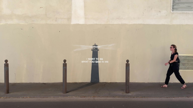 Un nouveau Banksy sous forme de phare fait son apparition à Marseille
