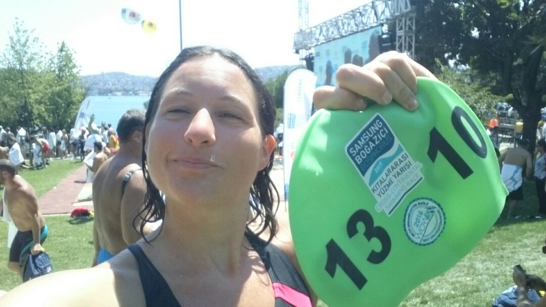 CAROLINE BEGIN – Française, elle traverse le Bosphore à la nage pour la ...