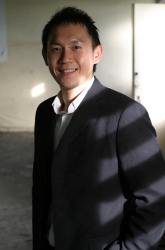 REGARD SINGAPOURIEN - Low Kee Hong, directeur général du Singapore Arts ...