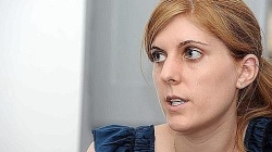 ZOE SHEPARD - Une fonctionnaire redoutablement tendance